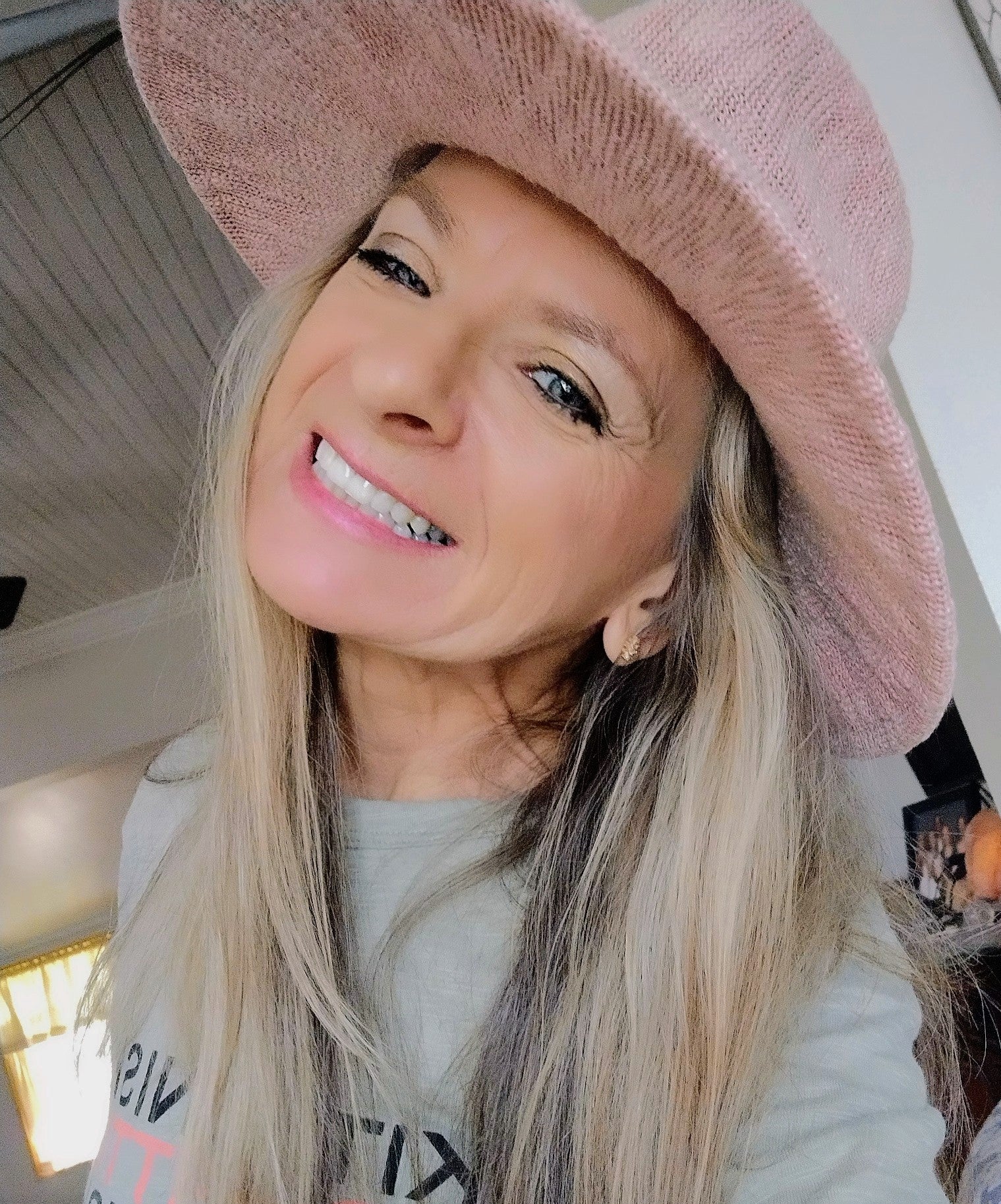 About the Artist - Fine Artist – Loretta Wodkowski